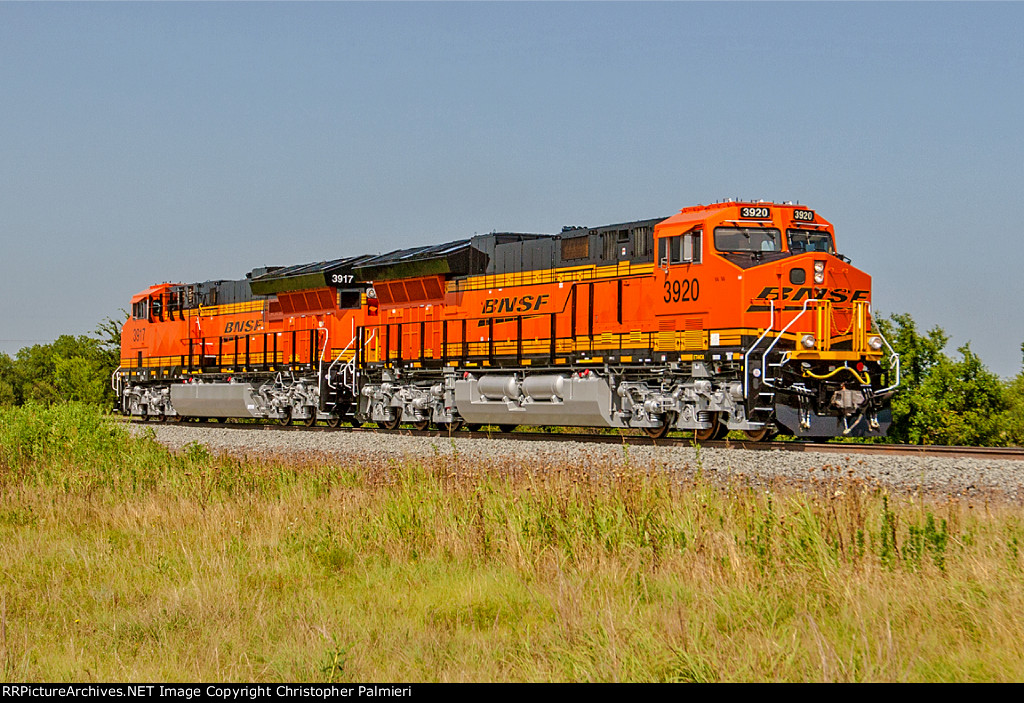 BNSF 3920 and BNSF 3917